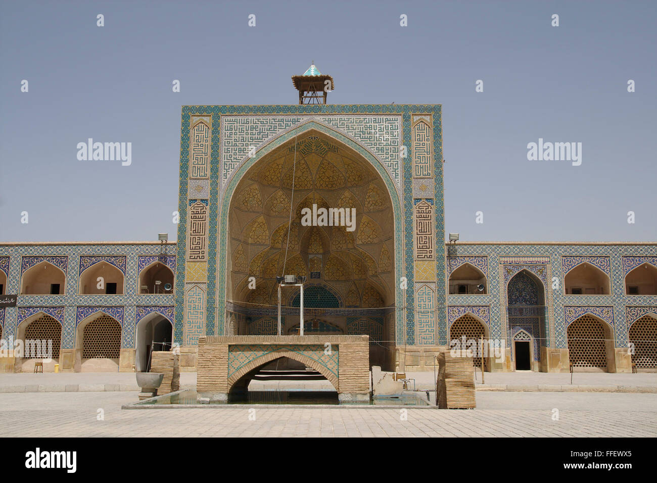 Courtyard and one Iwan, a vaulted open room in Jameh Mosque, Isfahan ...