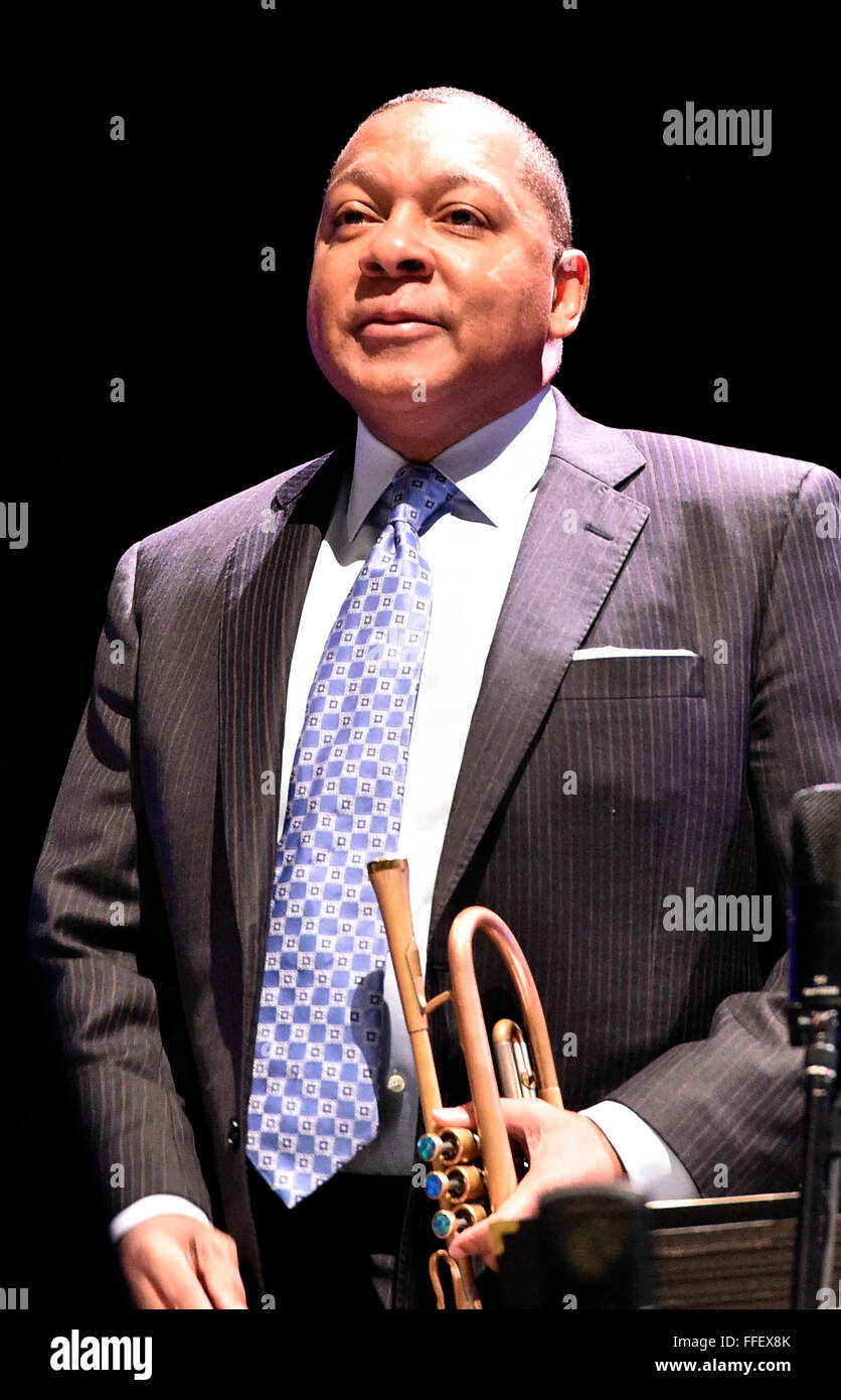 Wynton marsalis jazz orchestra hi-res stock photography and images - Alamy