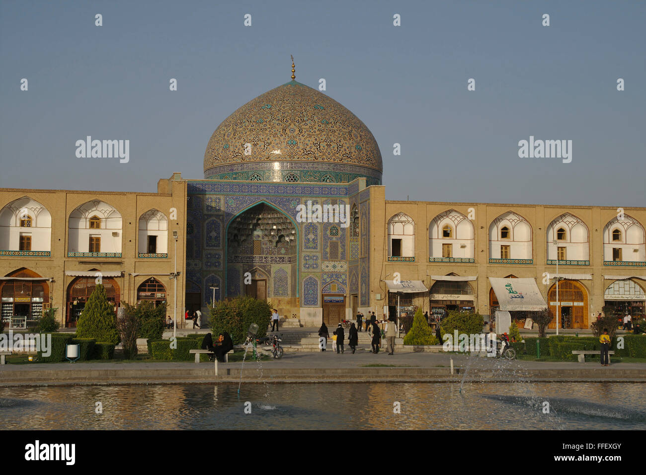 Sheikh Lotfollah Mosque on Iman Square in Isfahan, Iran Stock Photo - Alamy