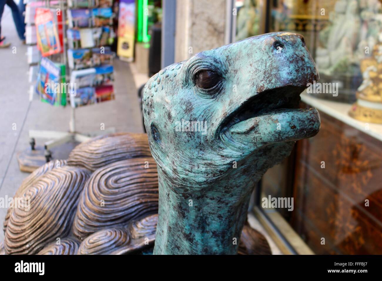 Turtle statue hi-res stock photography and images - Alamy