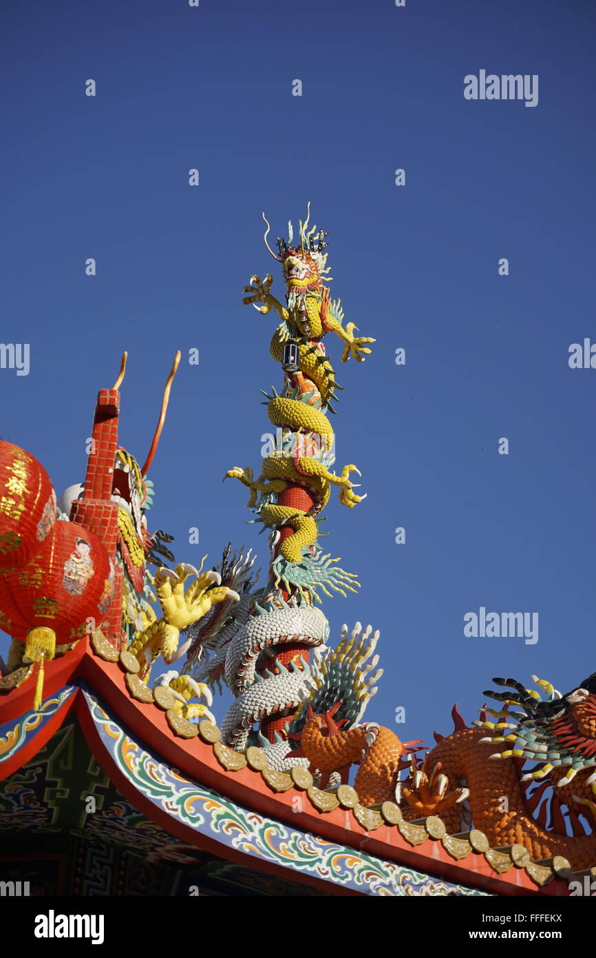 dragon wrapped on pole sculpture on temple roofdragon wrapped pole ...