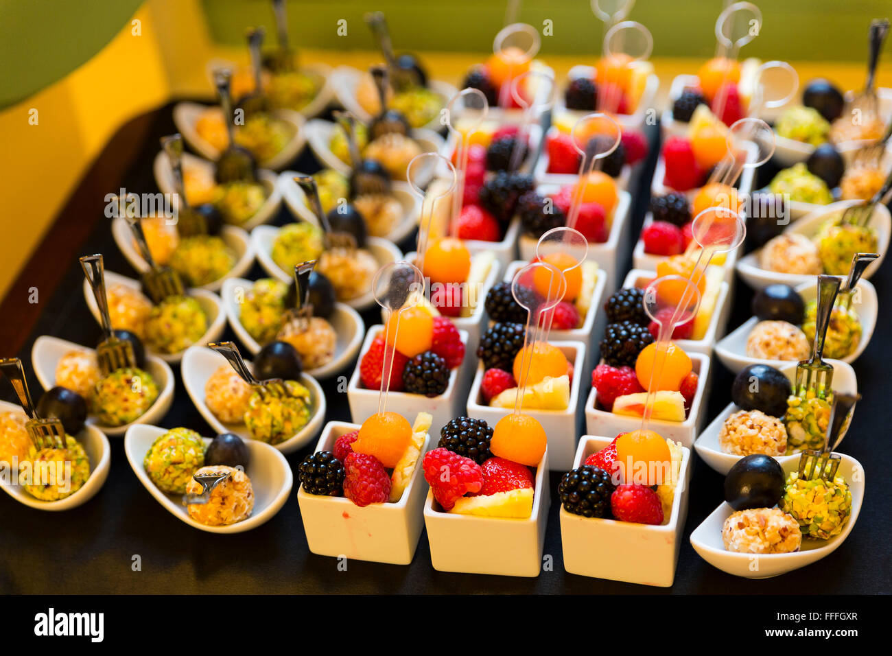 Cut fruit display hi-res stock photography and images - Alamy
