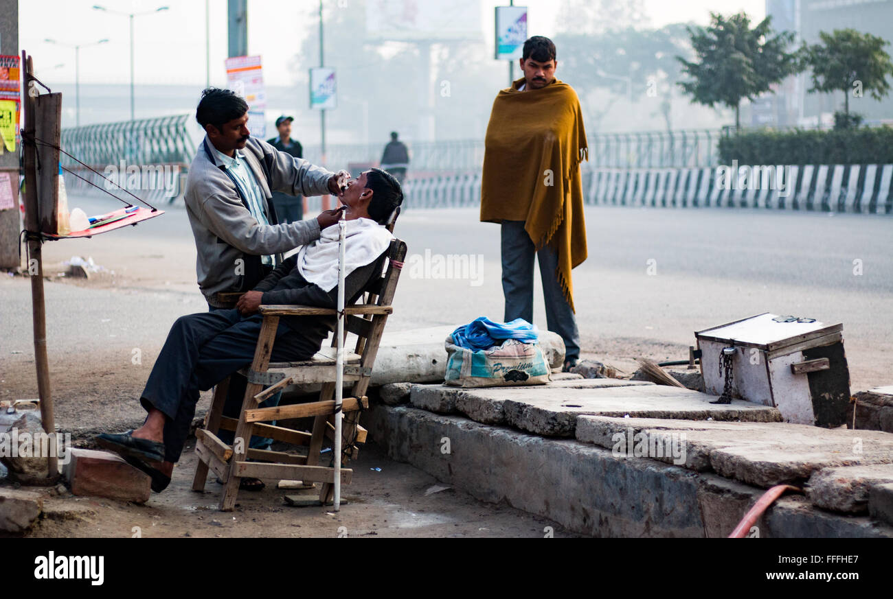 Indian street barber hi-res stock photography and images - Alamy
