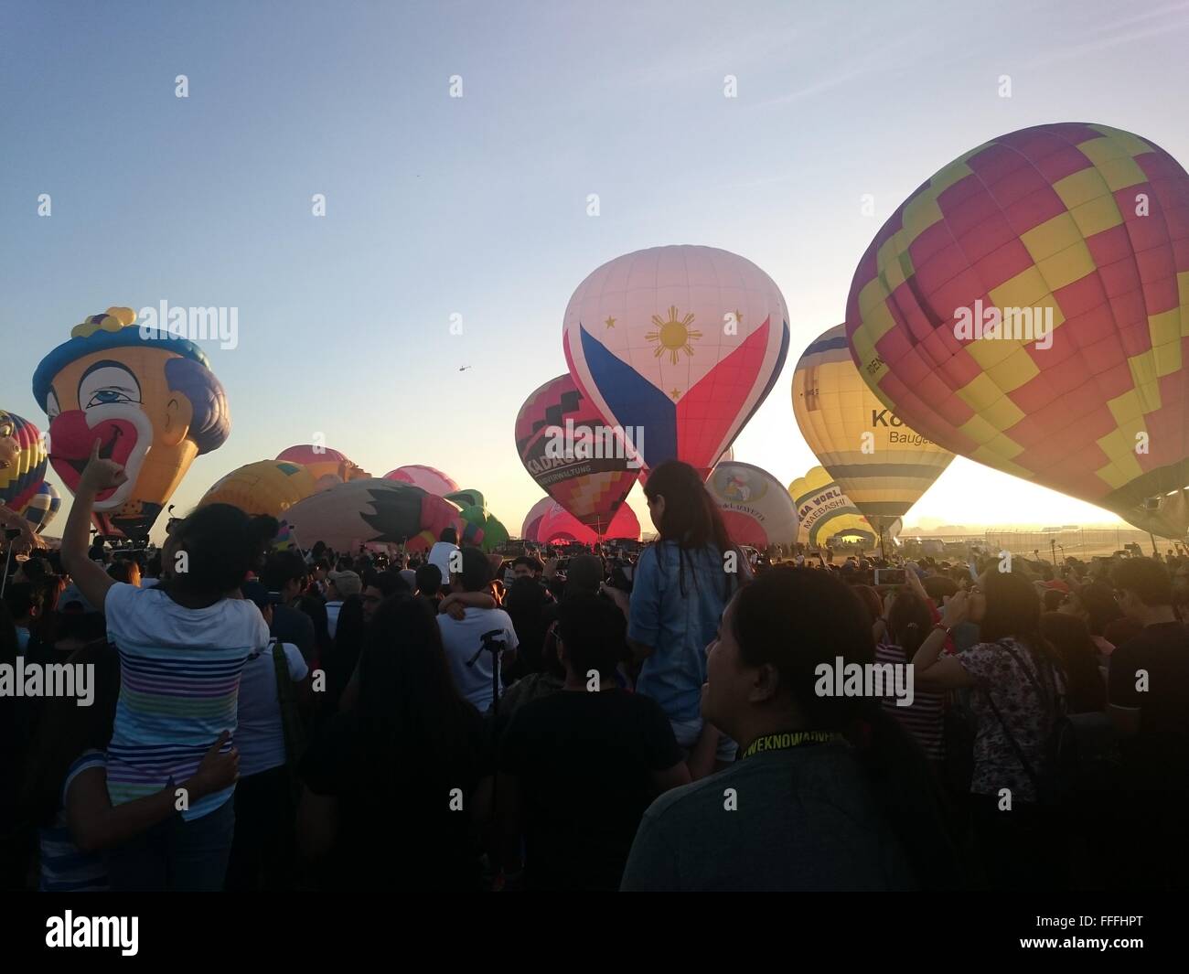 Filipinos gathering hi-res stock photography and images - Alamy