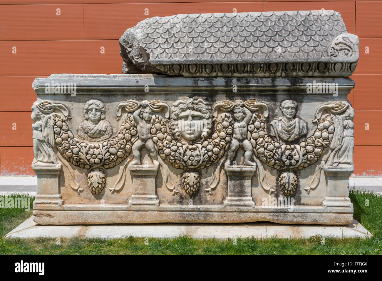 Hellenistic statue hi-res stock photography and images - Alamy