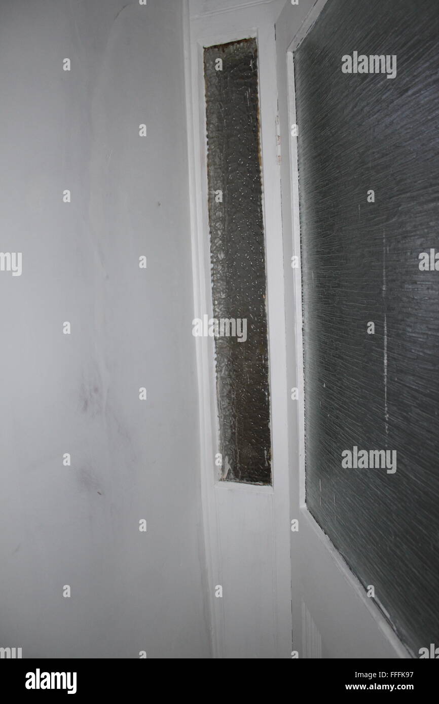 Badly repaired cracked plaster Stock Photo - Alamy