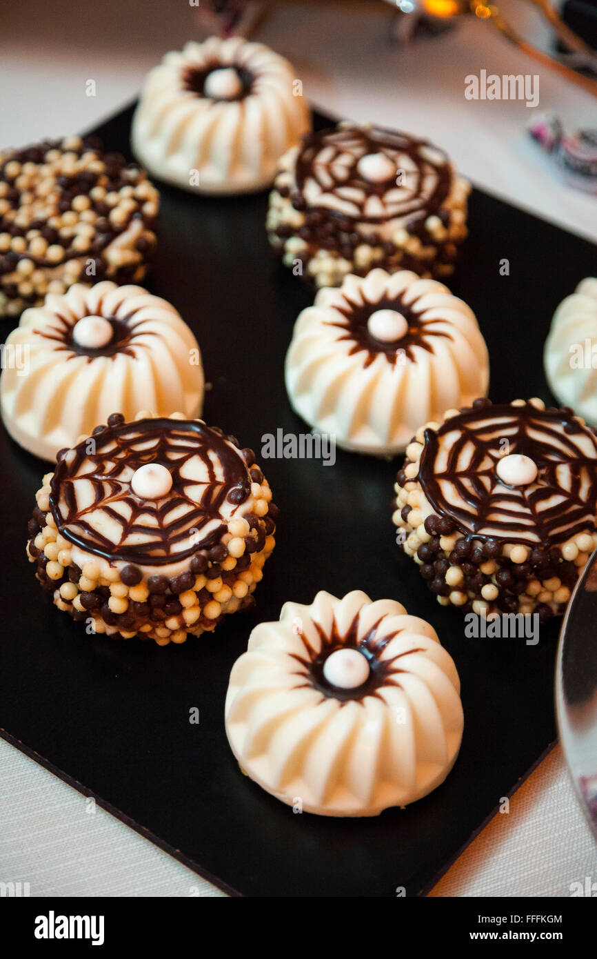 Many cake hi-res stock photography and images - Alamy