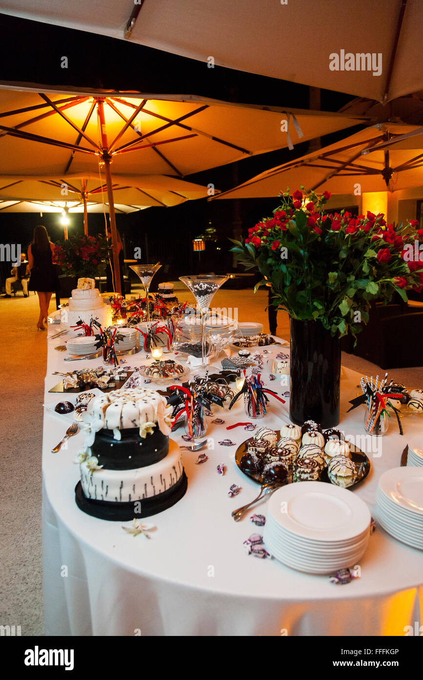 Elegant outdoor catering buffet hi-res stock photography and images - Alamy