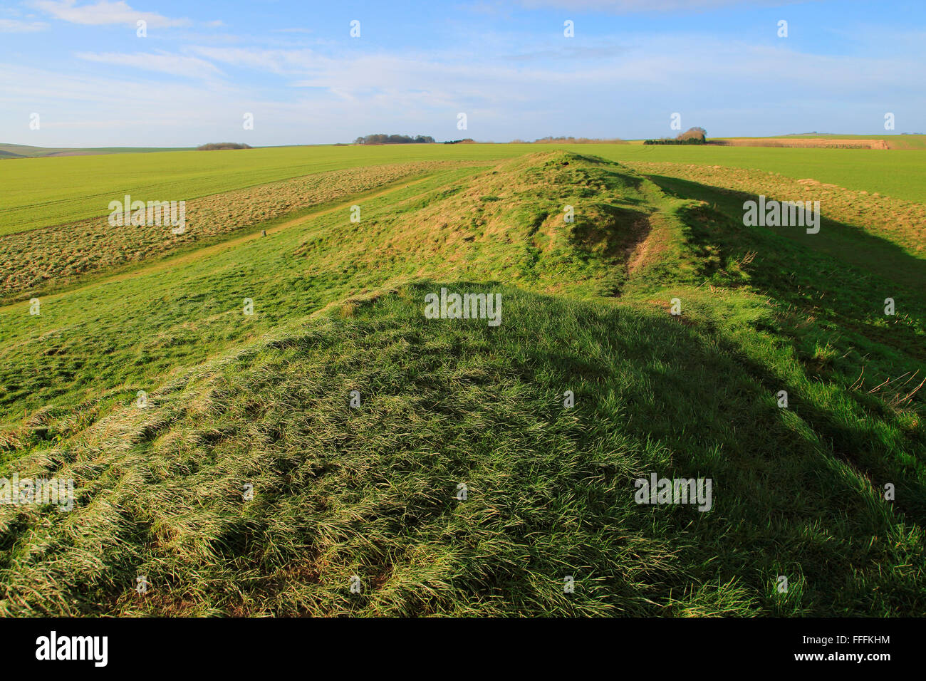 West Kennet neolithic long barrow, Wiltshire, England, UK Stock Photo ...