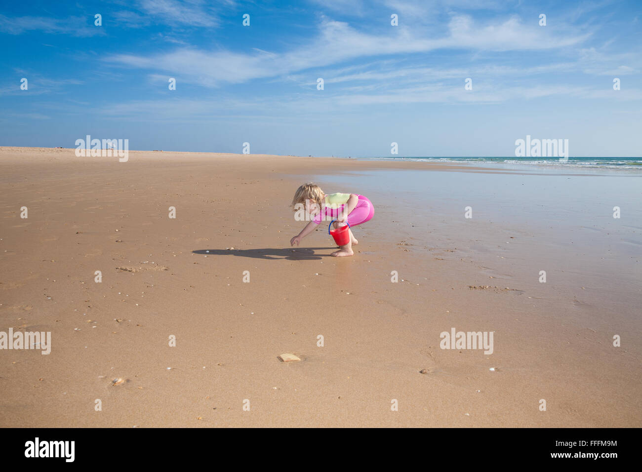 Child shell bucket hi-res stock photography and images - Alamy