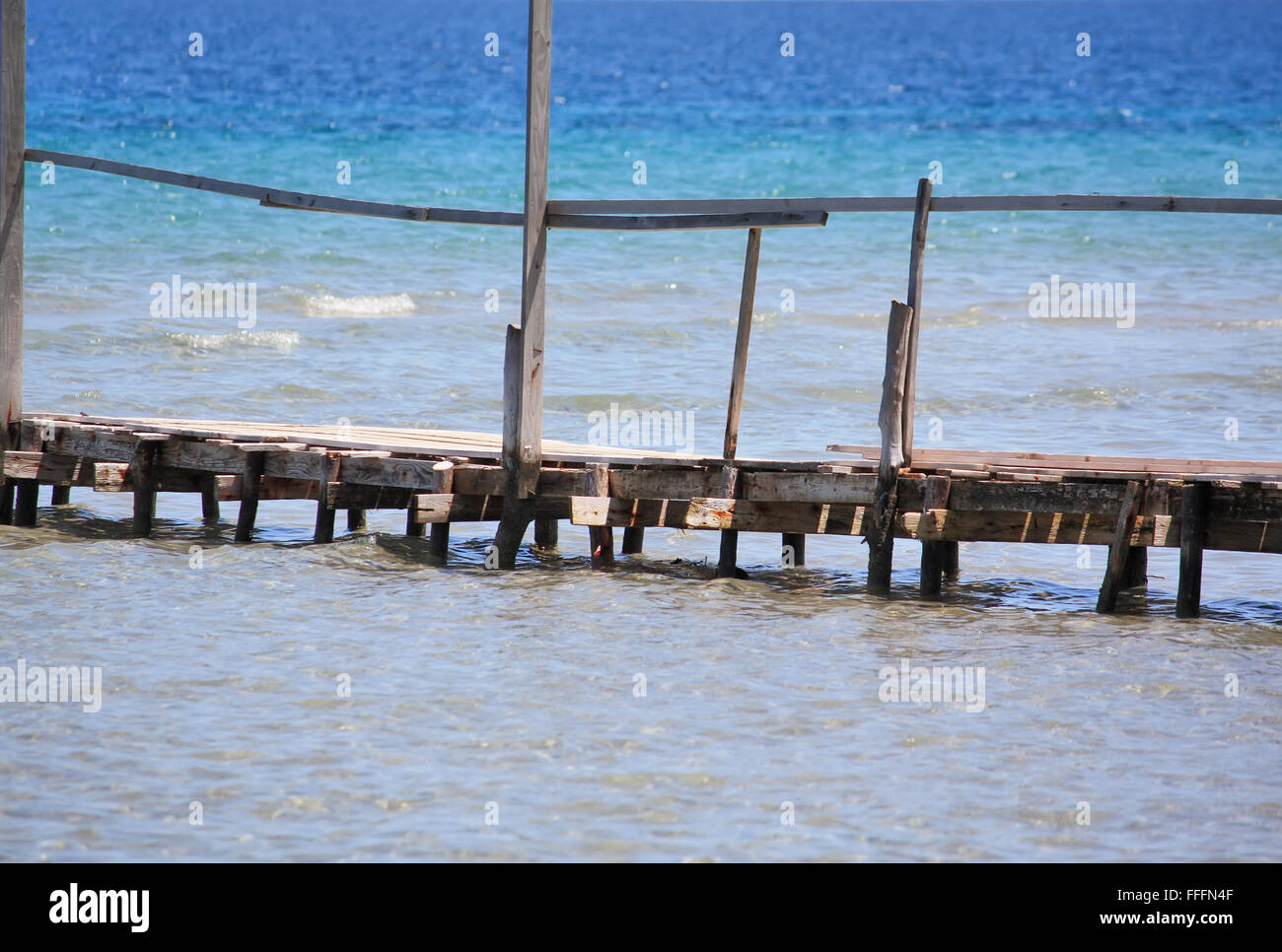 Wooden dock to ocean hi-res stock photography and images - Alamy