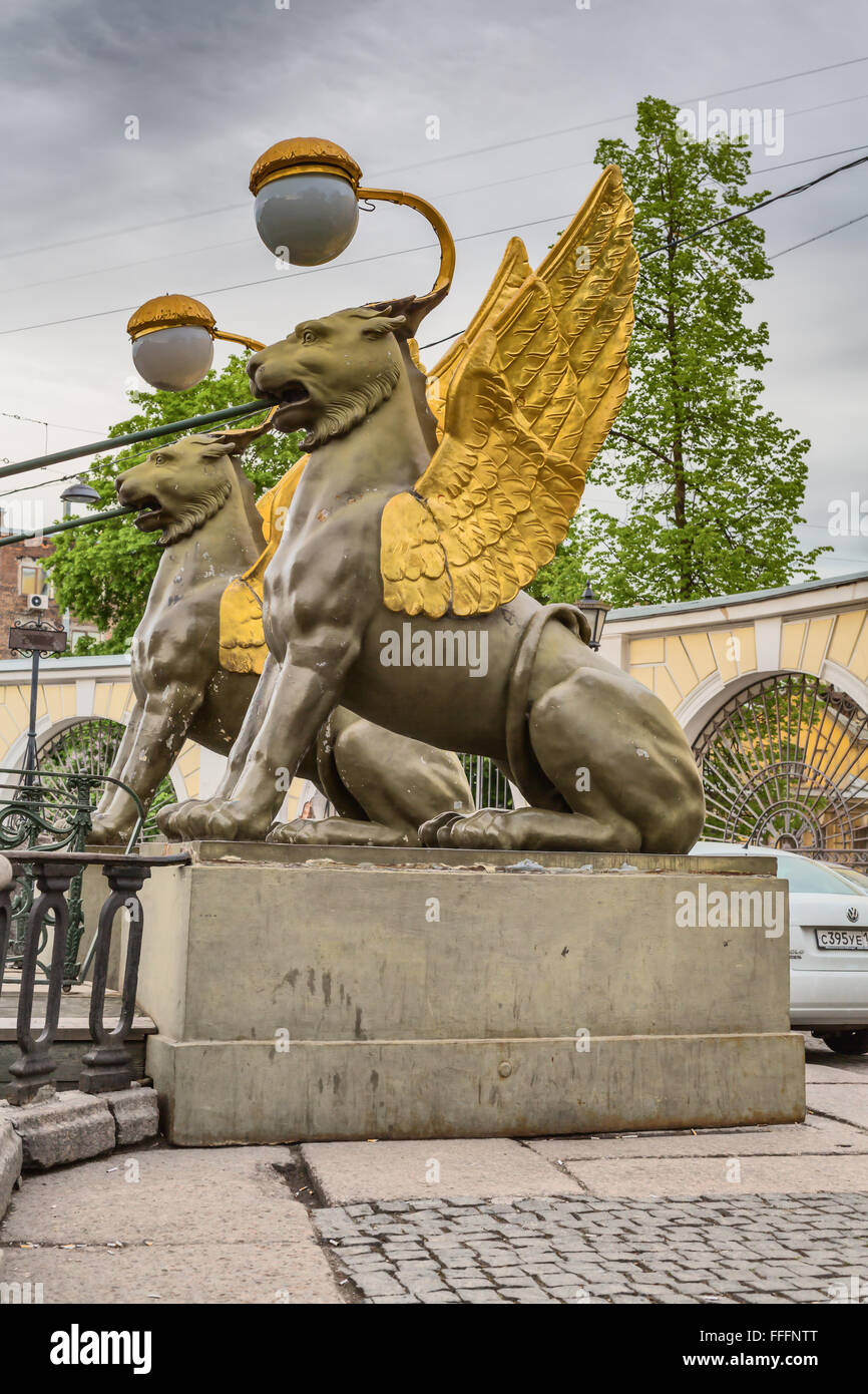 Bank building bridge hi-res stock photography and images - Alamy