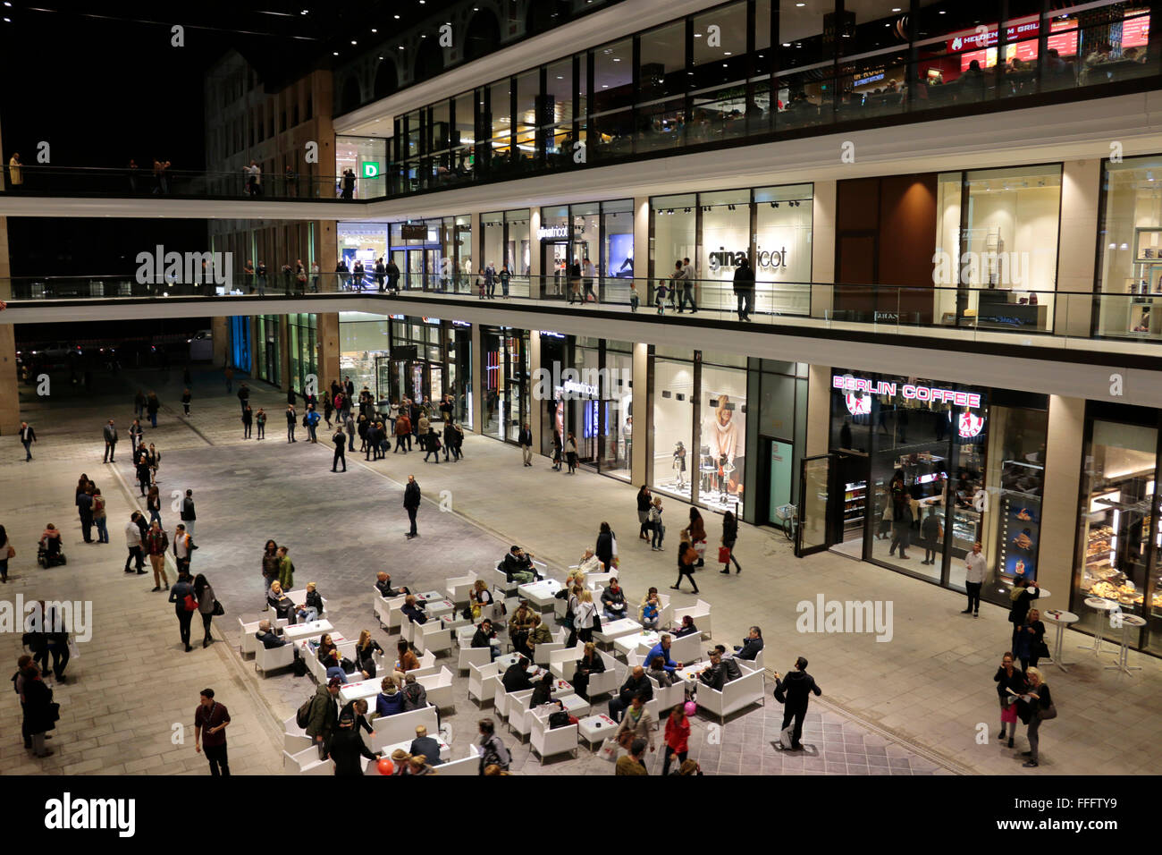 Impressionen - das neue Einkaufszentrum "Mall of Berlin" am Leipziger ...