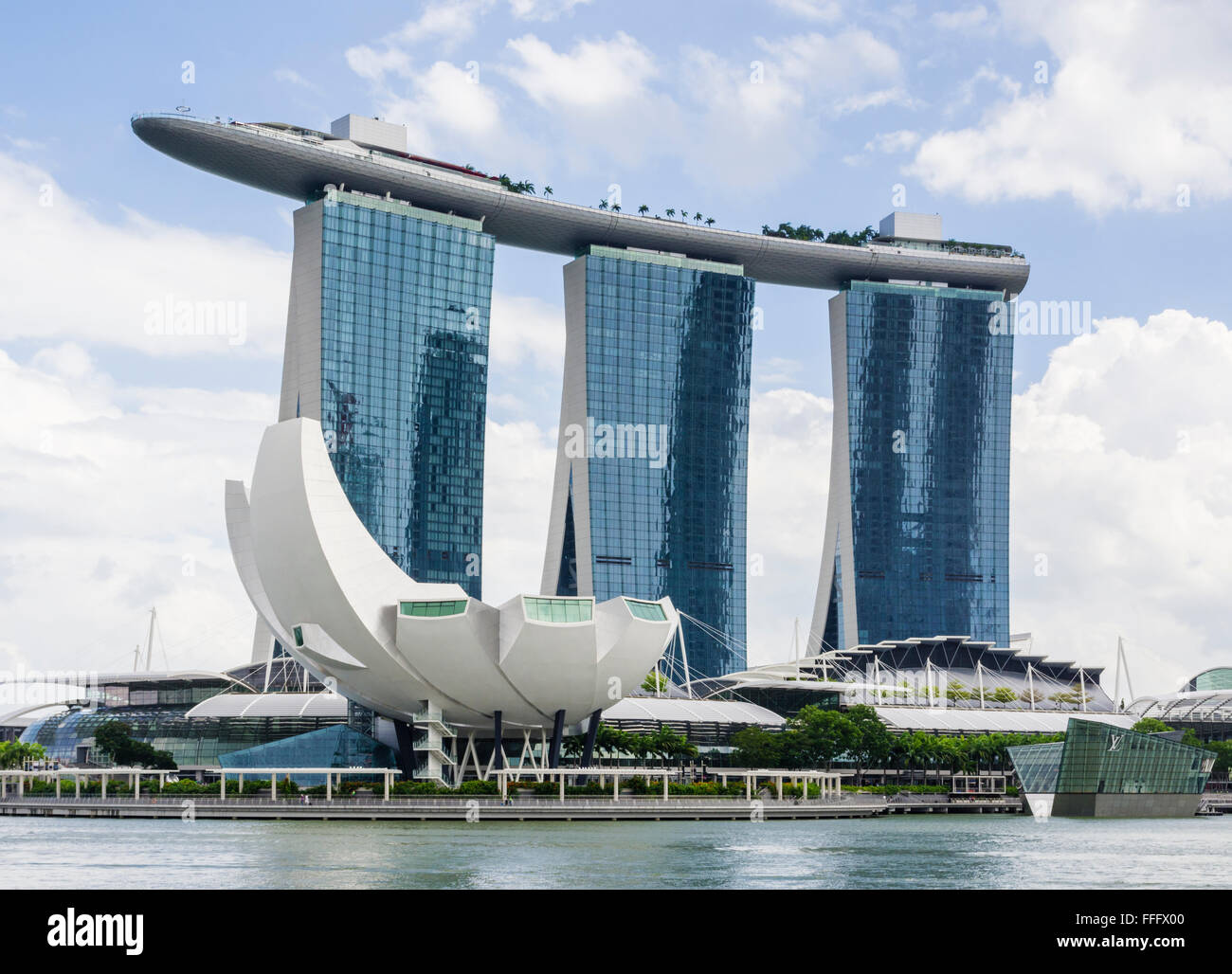 Marina Bay Sands and the ArtScience Museum at Marina Bay, Singapore ...