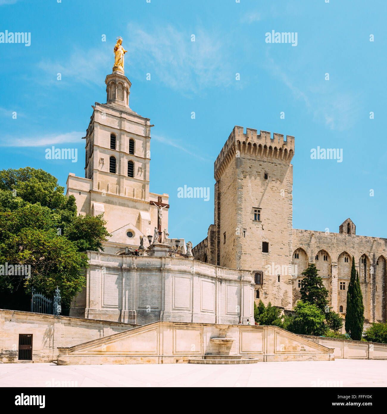 Ancient Popes Palace, Saint-Benezet, Avignon, Provence, France. Famous ...