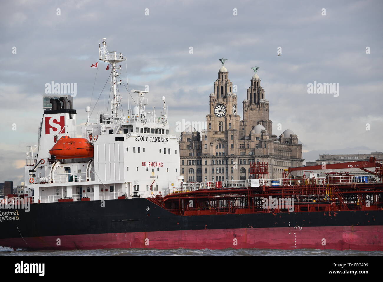 Ship on the River Mersey passing in front of the Liver Building ...