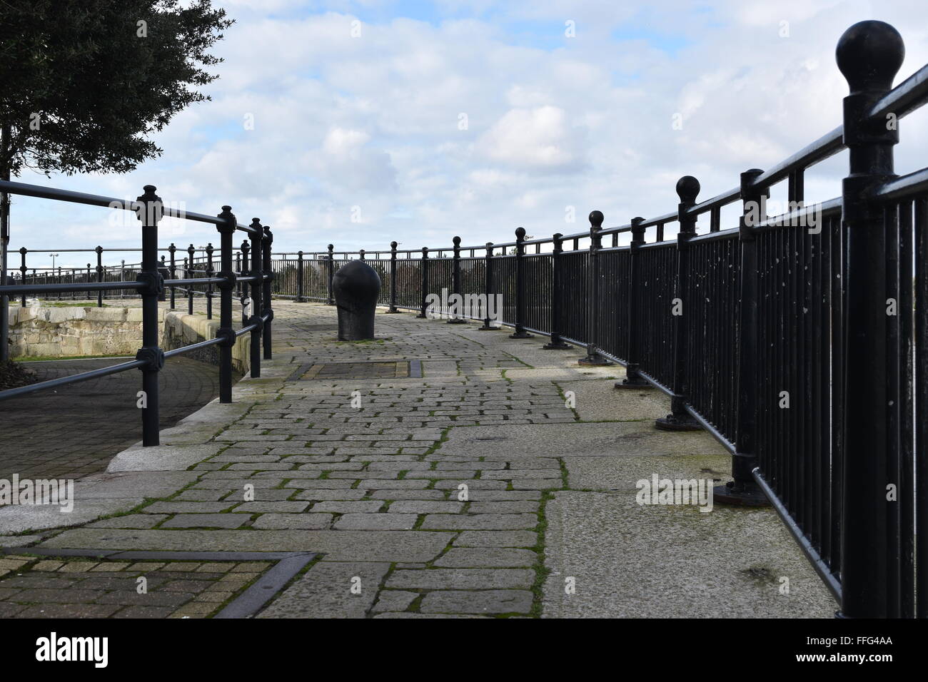 Cobbled dockside, Woodside, Birkenhead, by the River Mersey Stock Photo ...