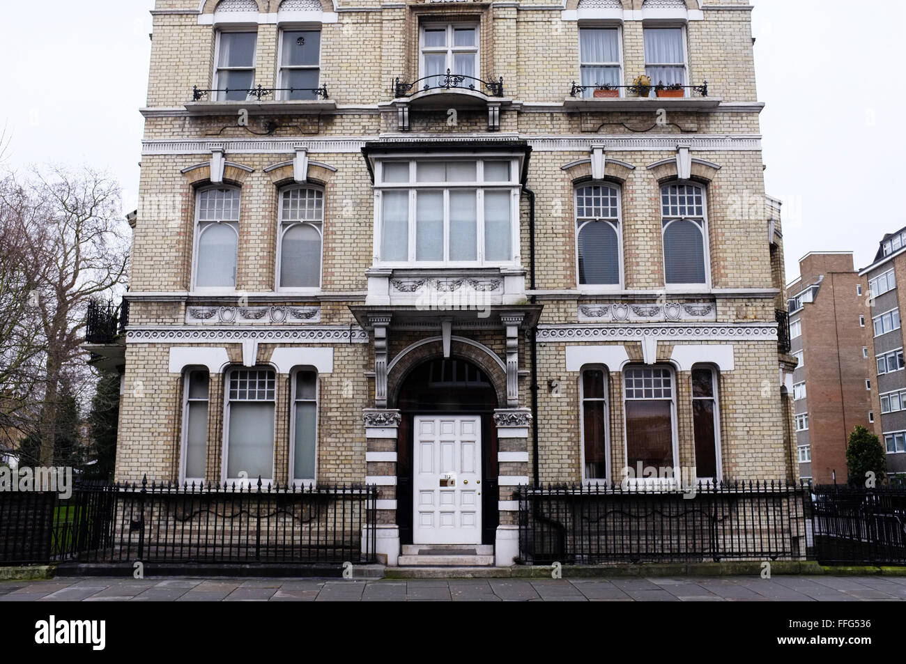 Victorian house property hi-res stock photography and images - Alamy