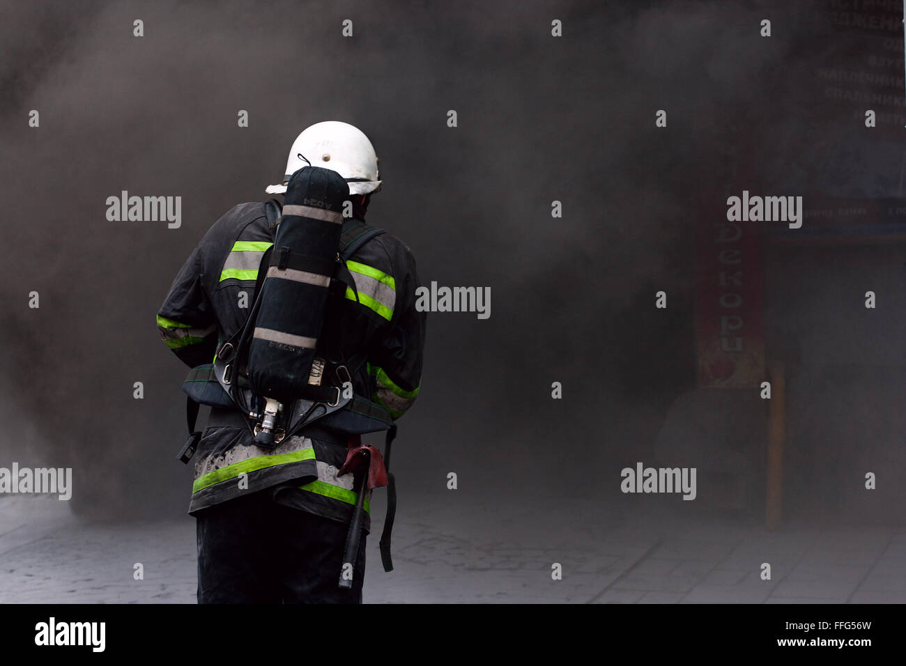 Firefighter, going in a fire Stock Photo - Alamy