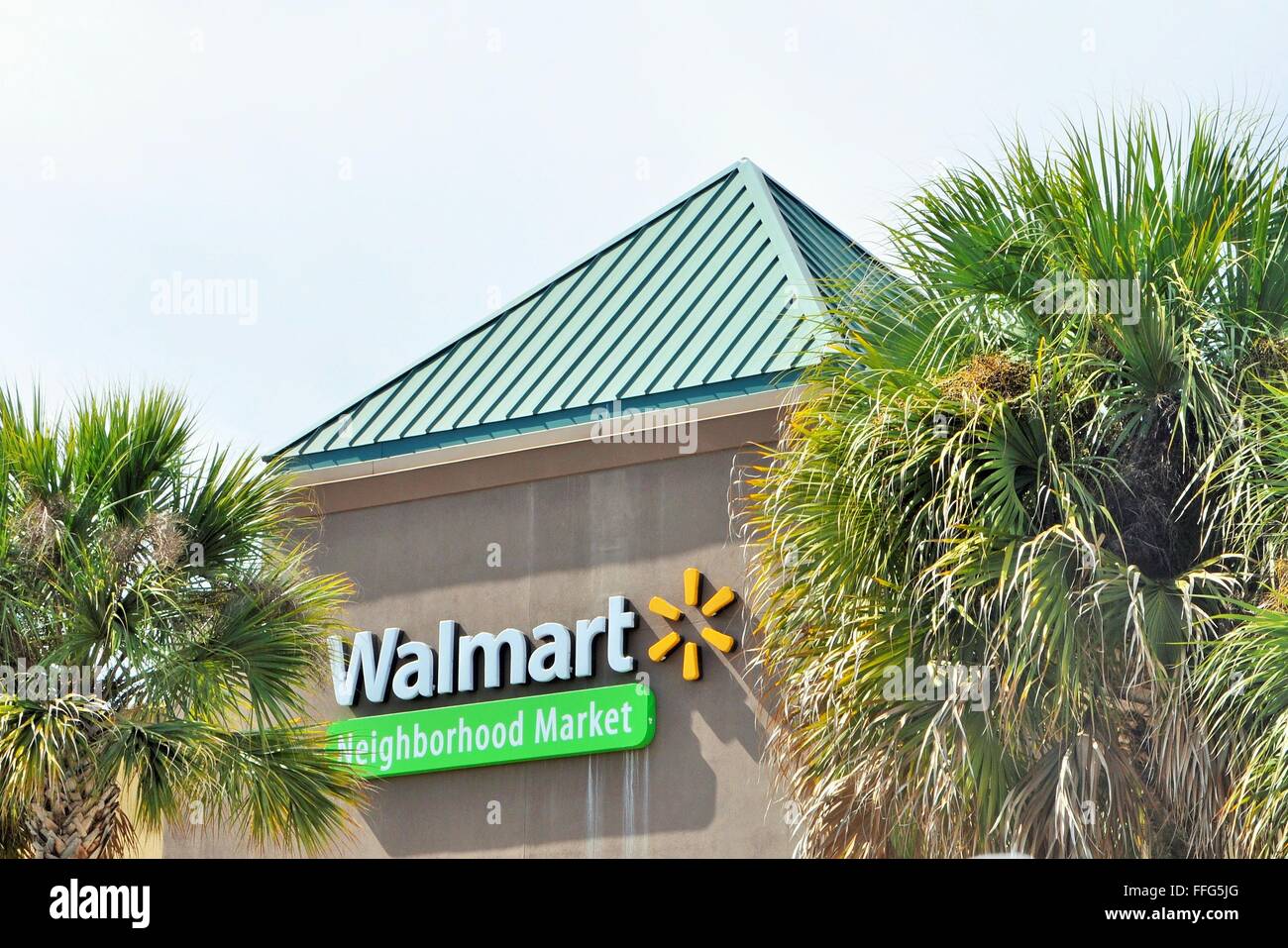 Walmart neighborhood market hi-res stock photography and images - Alamy