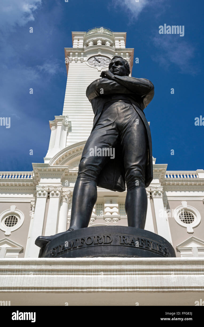 Raffles statue sir stamford raffles hi-res stock photography and images - Alamy