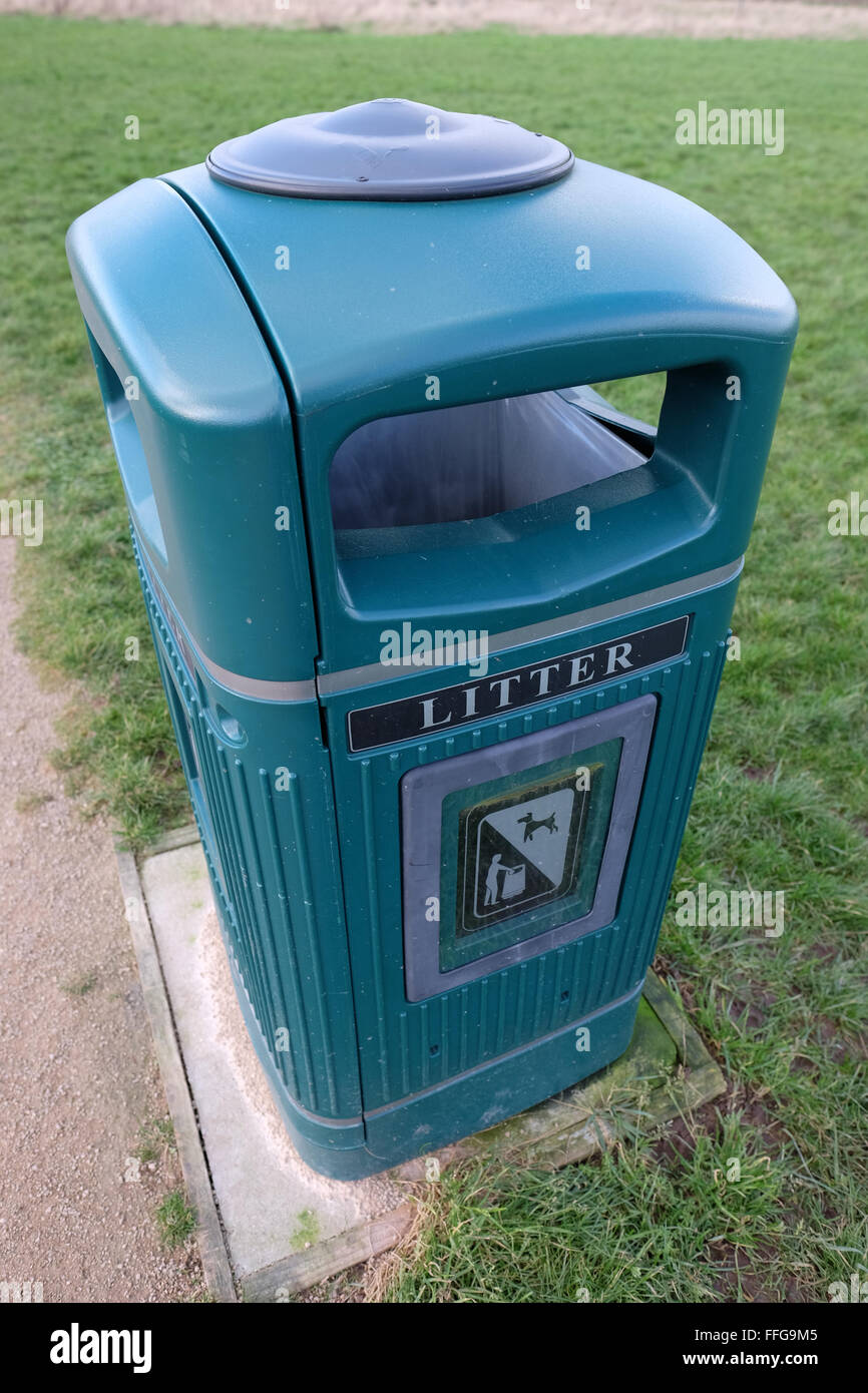 Litter and recycling bin hi-res stock photography and images - Alamy