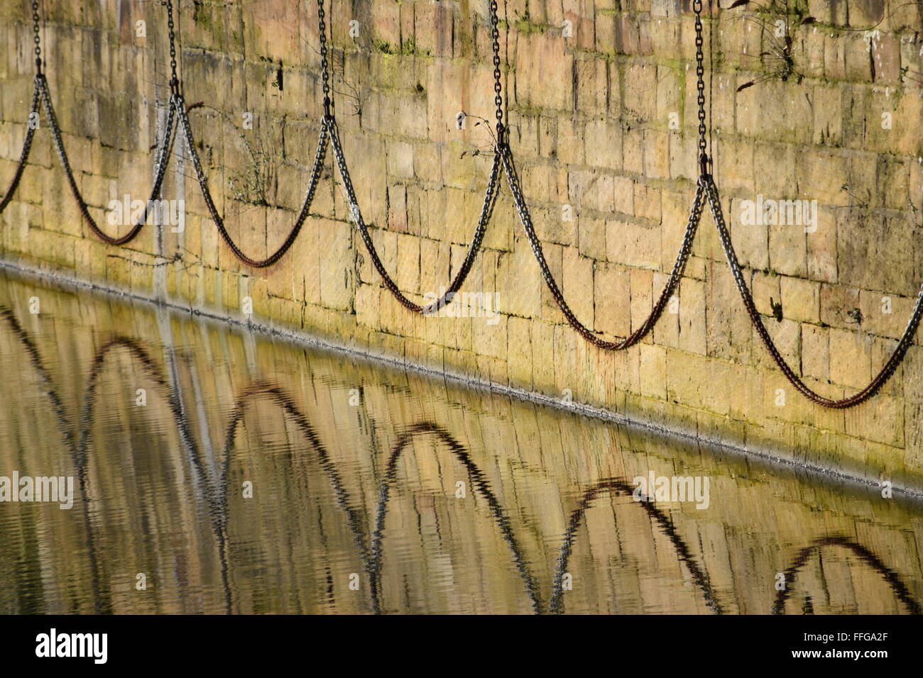 Reflections of dock chains in water Stock Photo - Alamy