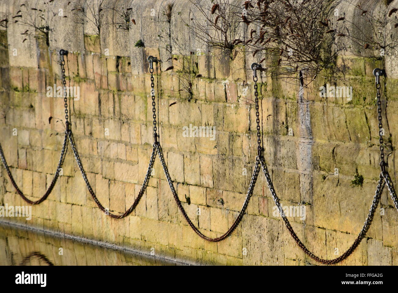 Dock chains hi-res stock photography and images - Alamy