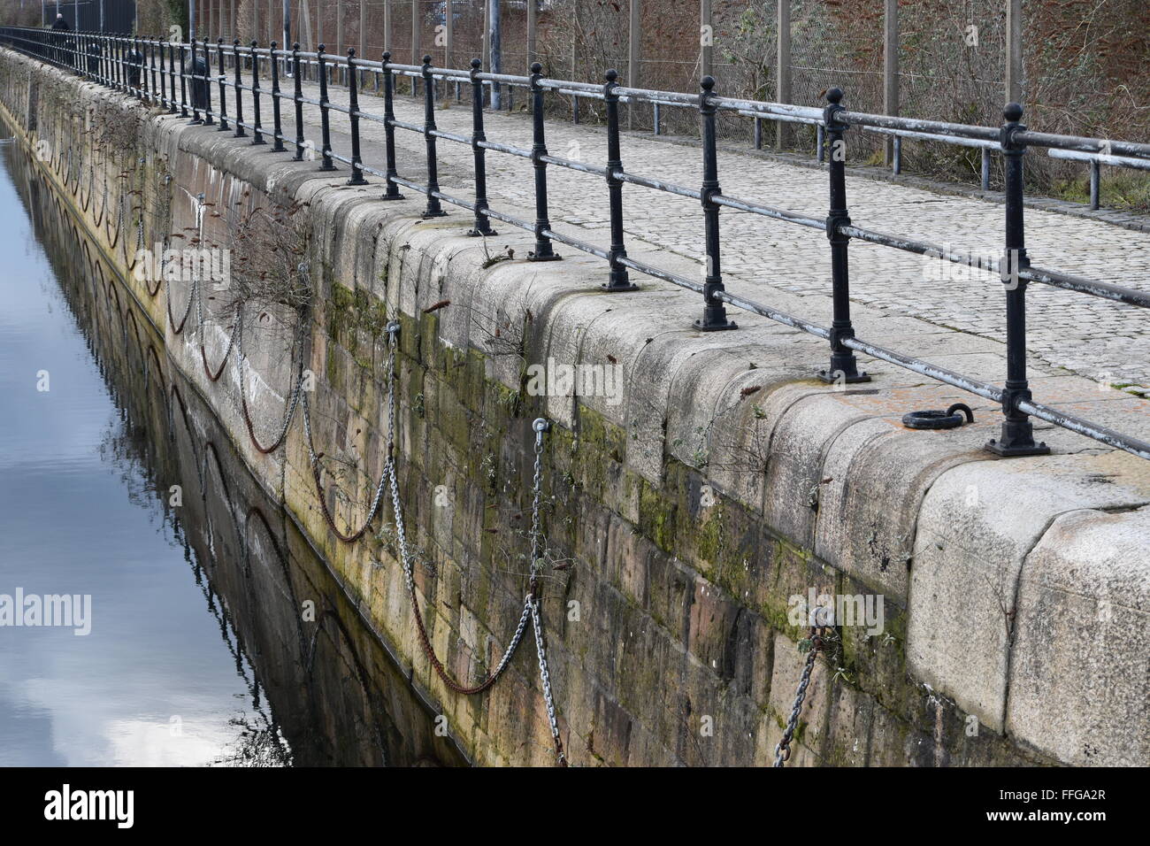 Dock wall hi-res stock photography and images - Alamy