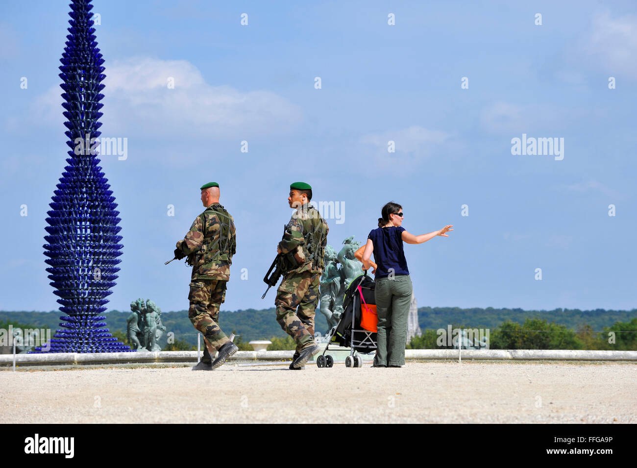 Two soldiers guard the Versailles garden and Park Ile de France France ...