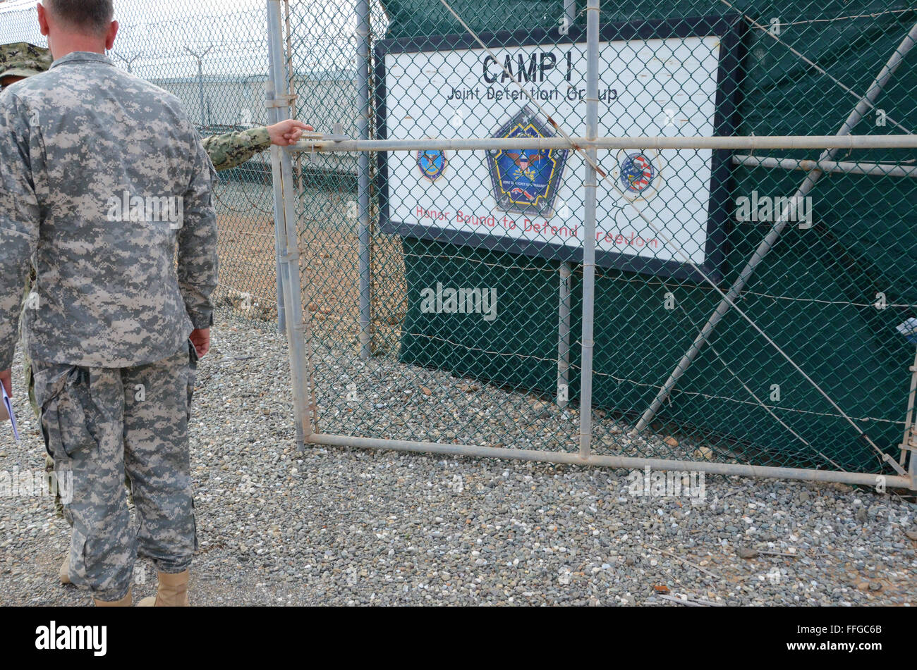 guantanamo bay cuba gtmo jtf army camp delta soldiers at gate Stock ...