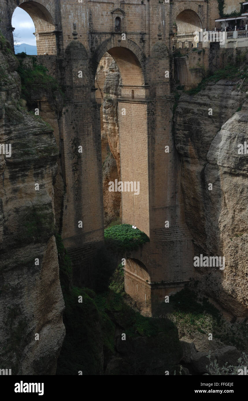 New stone bridge hi-res stock photography and images - Alamy