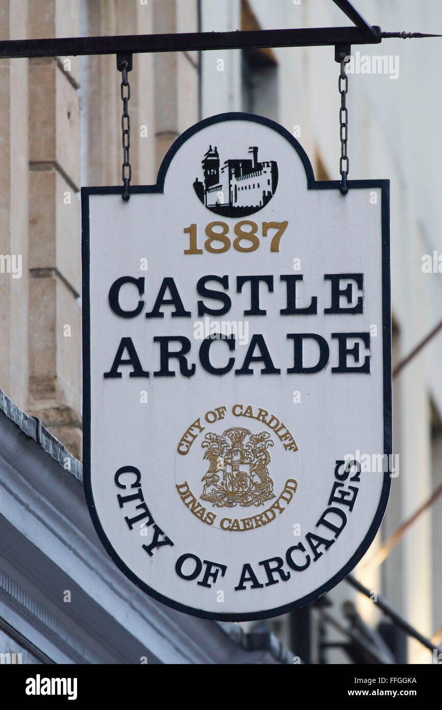 Sign arcade hi-res stock photography and images - Alamy