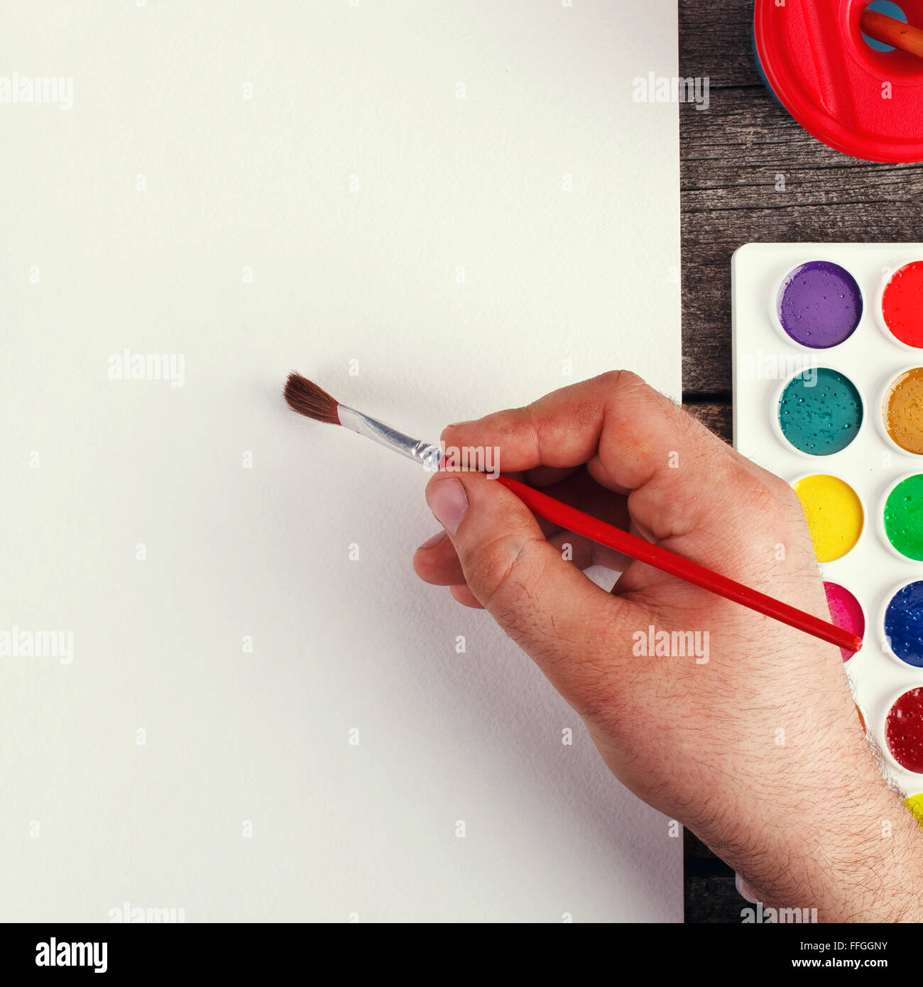 Hand holding paint brush hi-res stock photography and images - Alamy