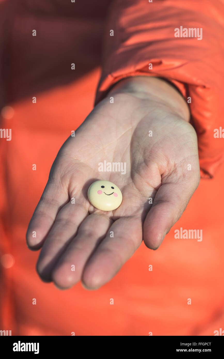 Smile icon in hand. Close up Stock Photo - Alamy