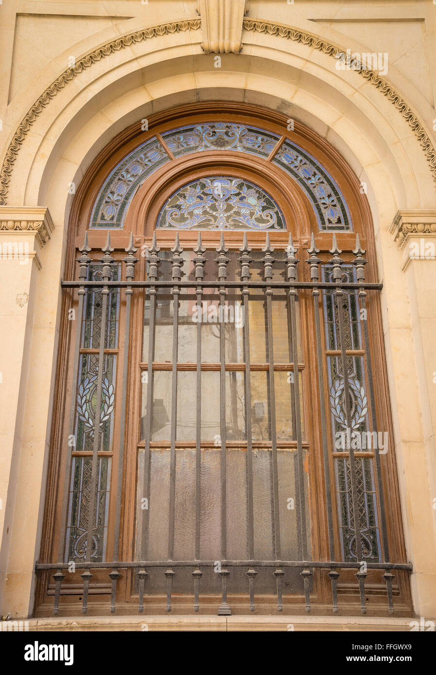 Old mansions in havana hi-res stock photography and images - Alamy
