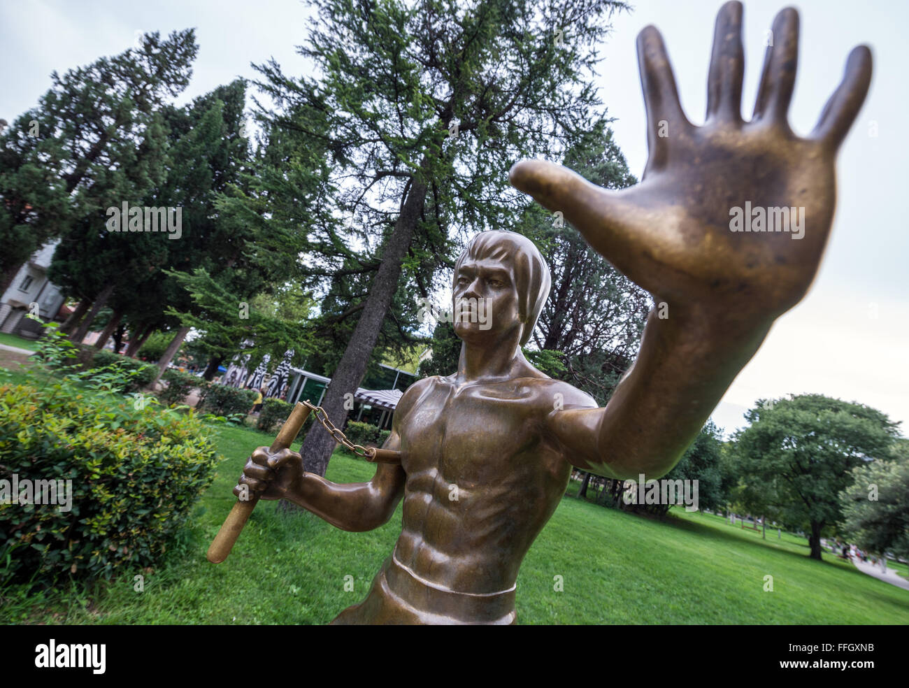 Bruce lee statue hi-res stock photography and images - Alamy