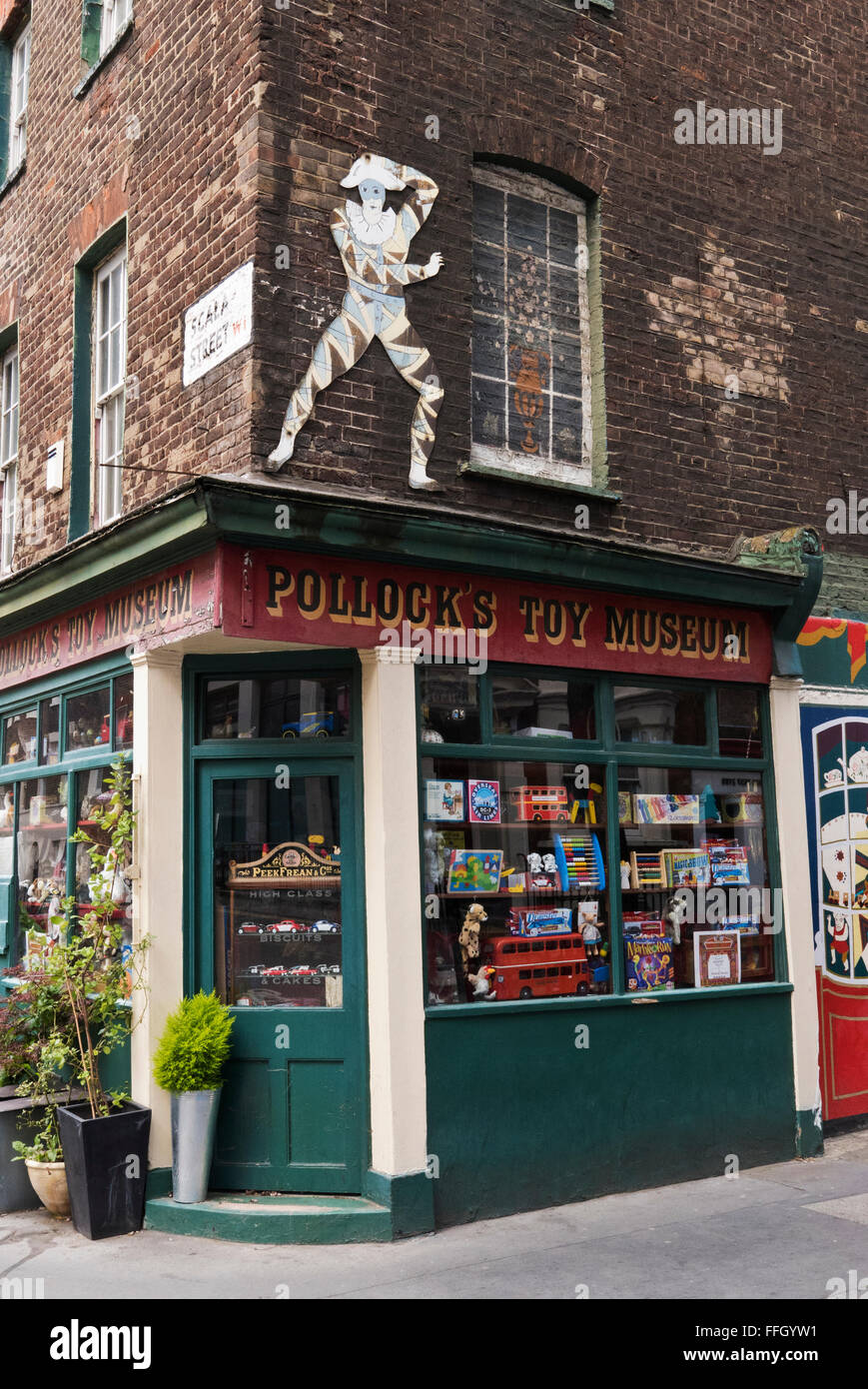 London pollocks toy museum hi-res stock photography and images - Alamy