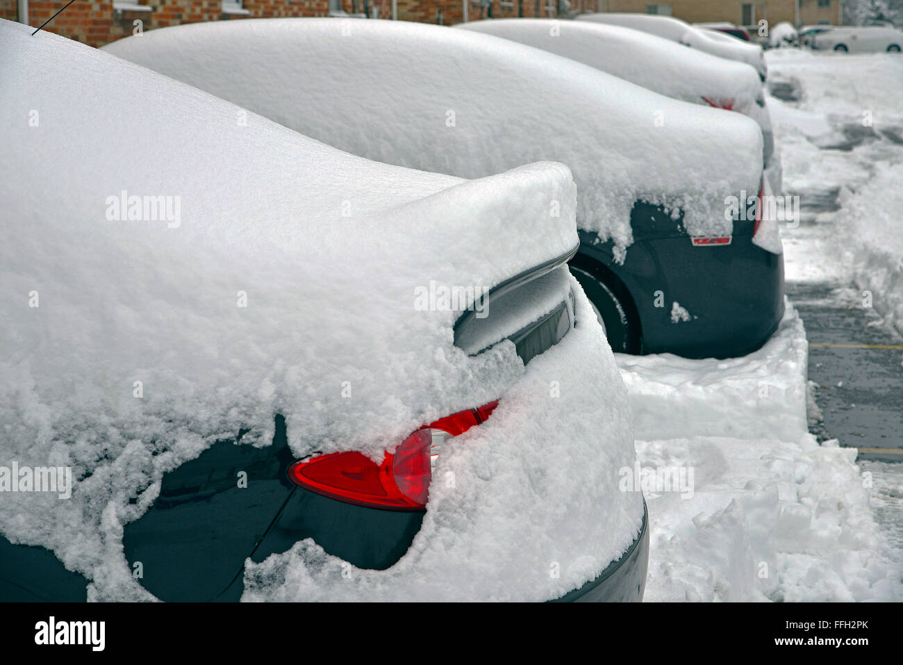 Deep snow on cars in parking lot Stock Photo - Alamy