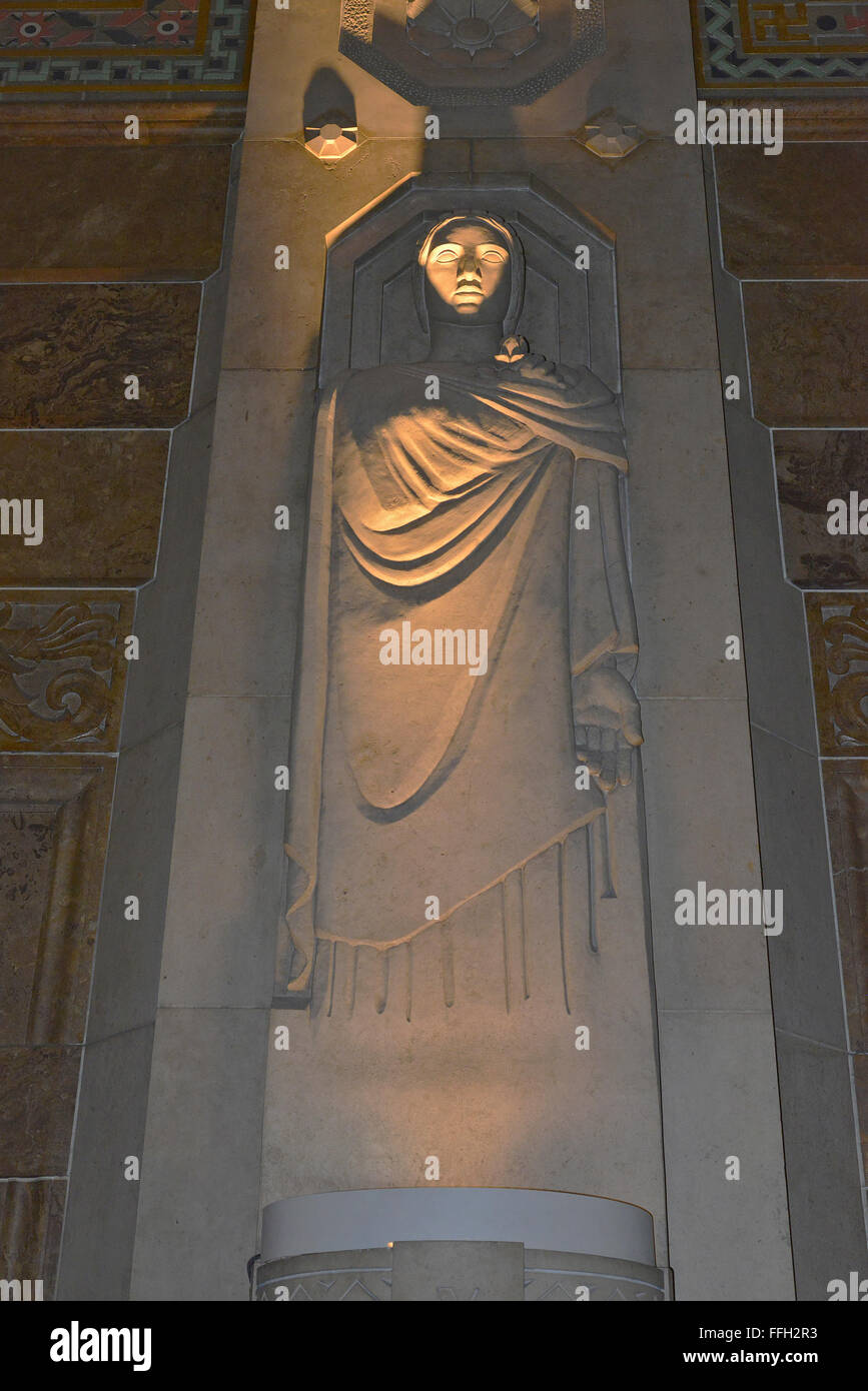 Art deco statue hi-res stock photography and images - Alamy