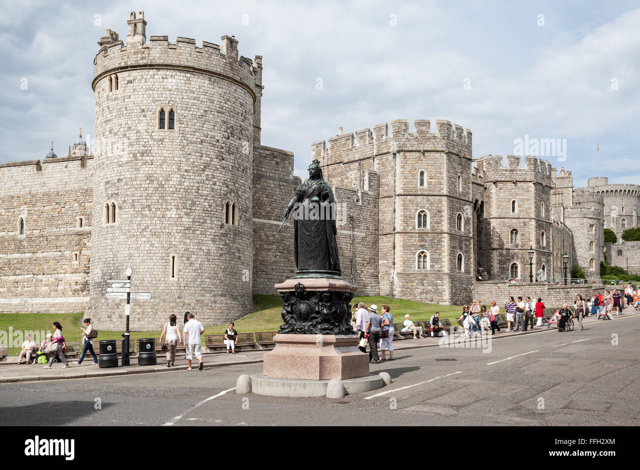 Tourists Windsor Castle England Stock Photo - Alamy