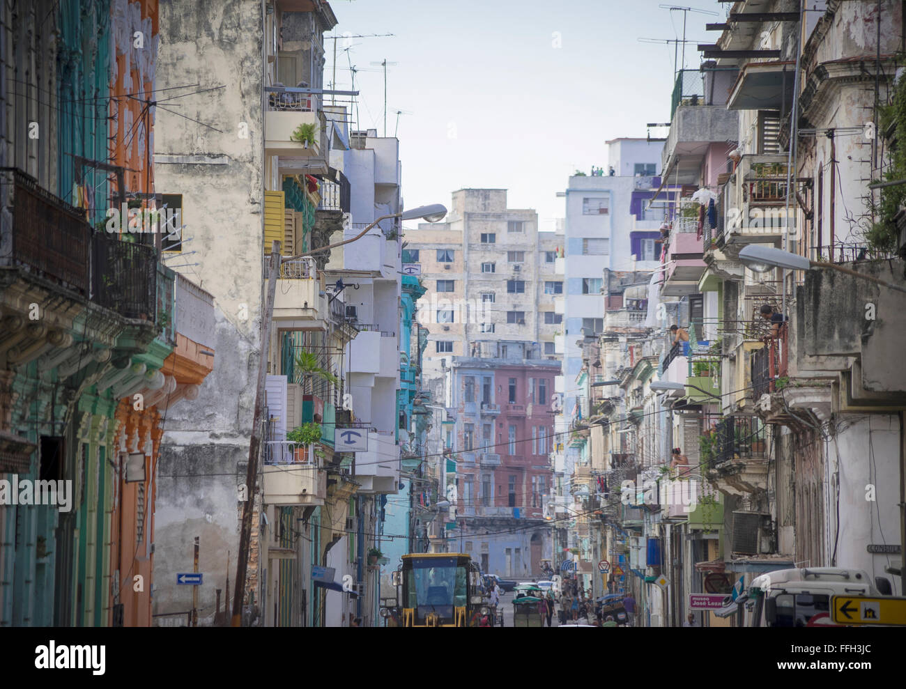Havana steet hi-res stock photography and images - Alamy