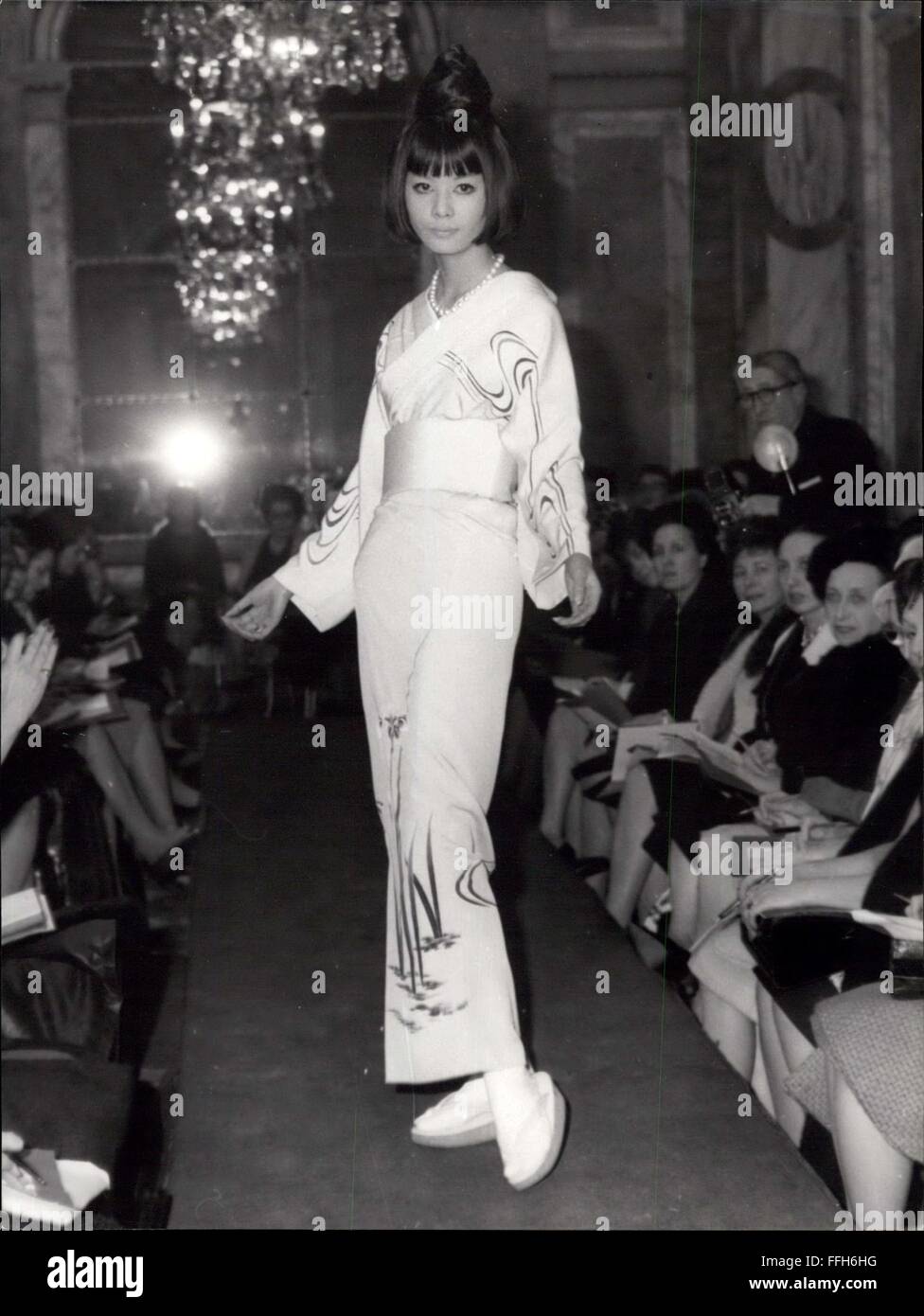 1966 - Kimonos in Paris. Famous Japanese Fashion Designer Mrs. Chiyo ...