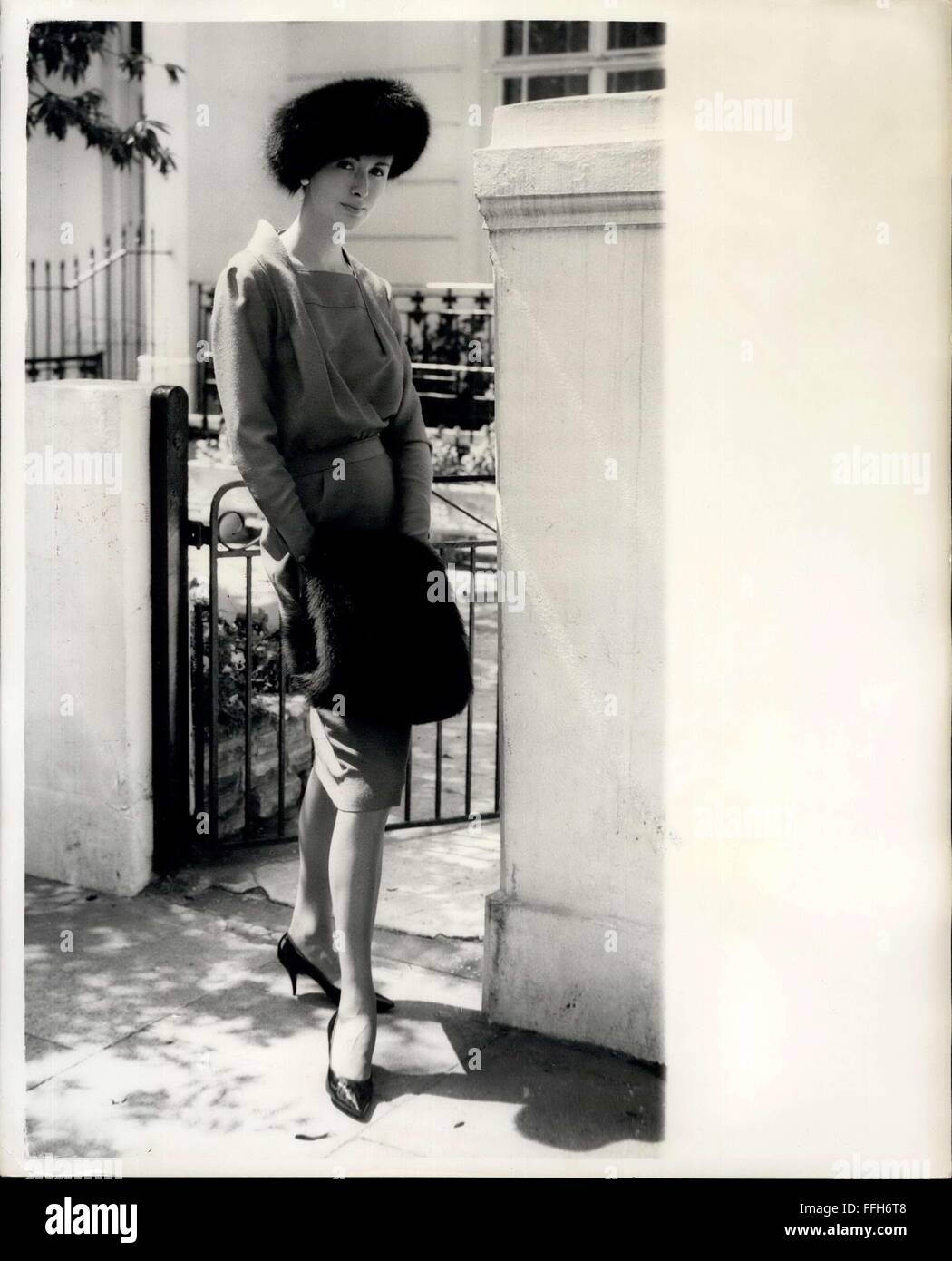 1962 - The creed for autumnal fashion. Photo Shows: Barbara Mendoza ...