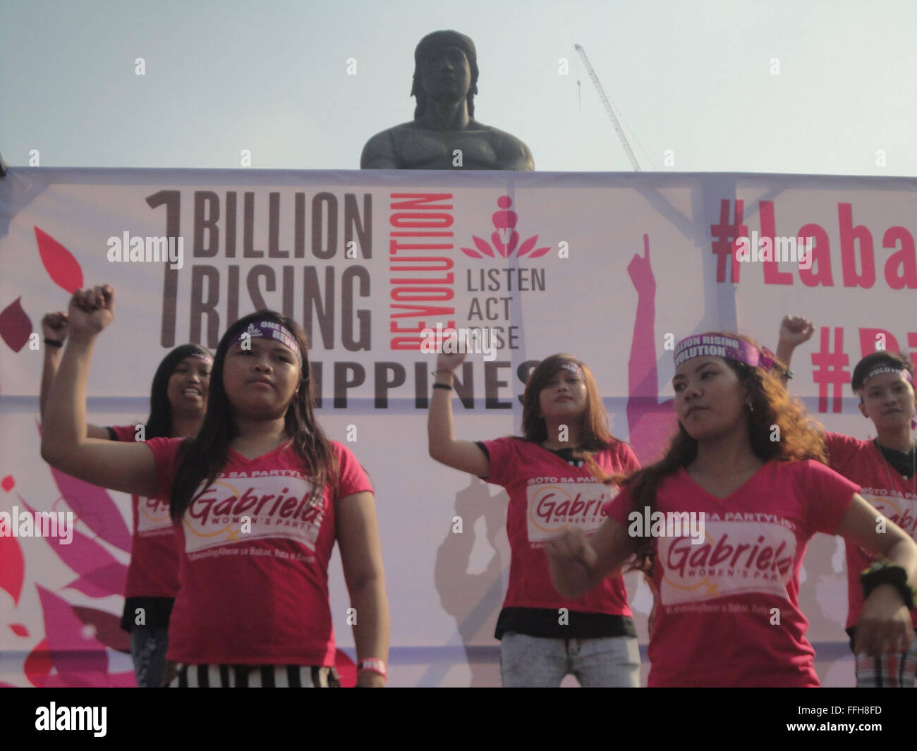 Manila, Philippines. 14th Feb, 2016. Filipinos participate in a global ...