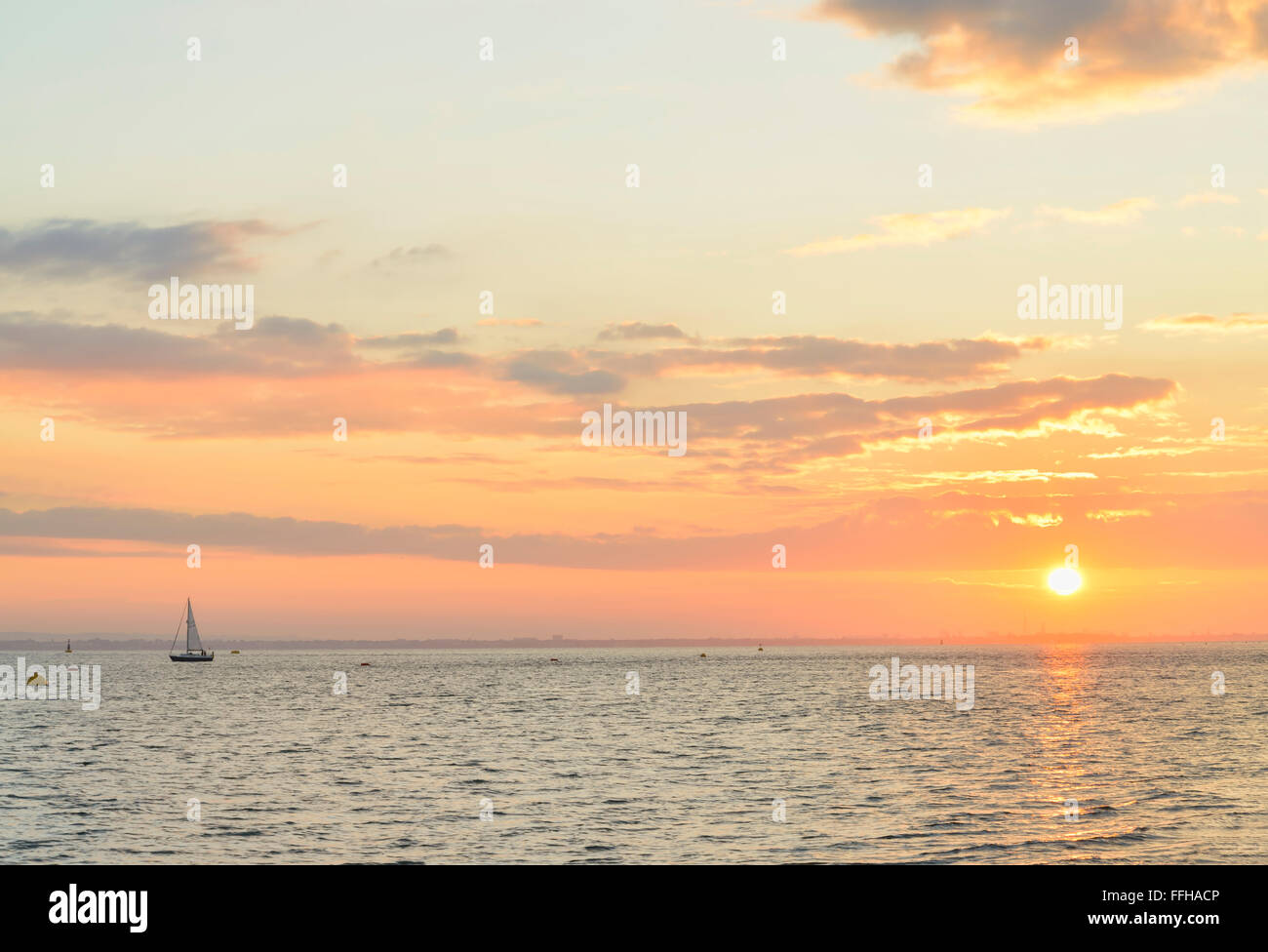 Light travels underwater hi-res stock photography and images - Alamy