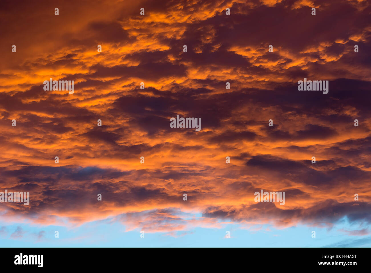 Sky sunset dramatic cloud hi-res stock photography and images - Alamy