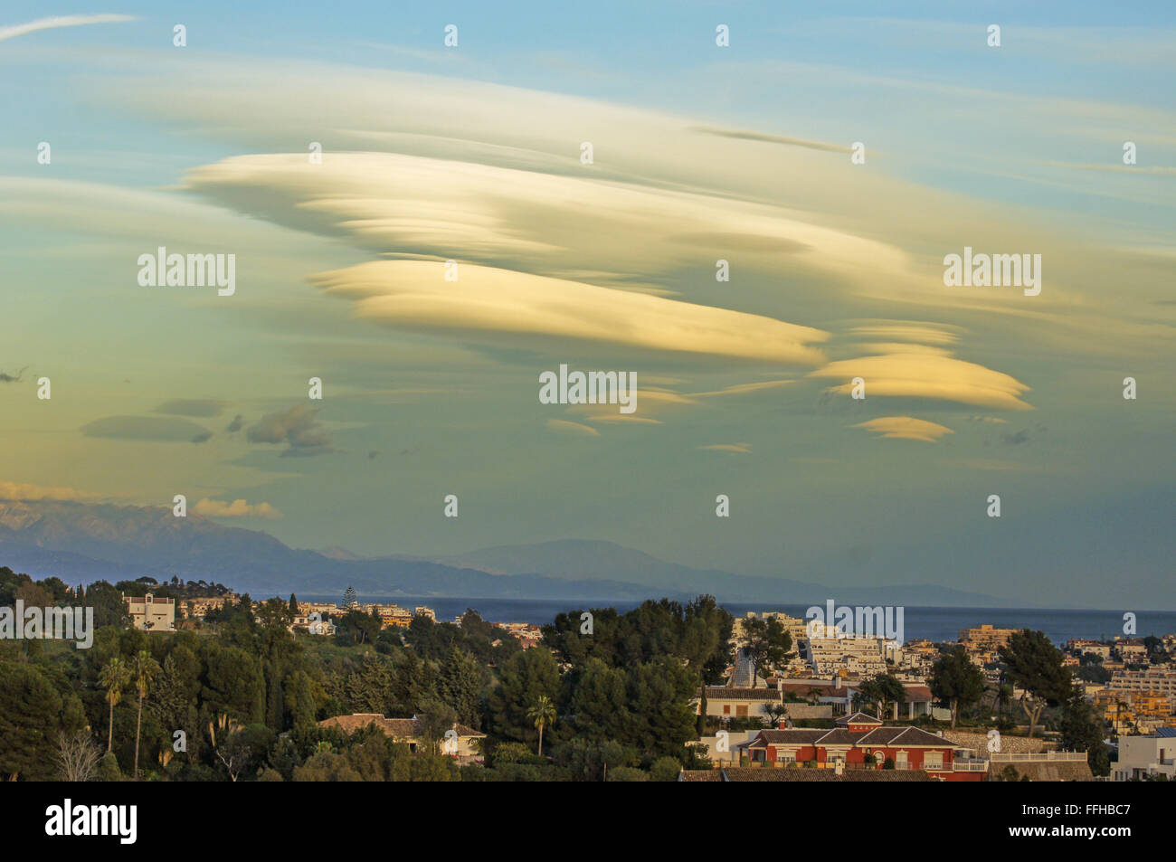 Cumulus lenticularis hi-res stock photography and images - Alamy
