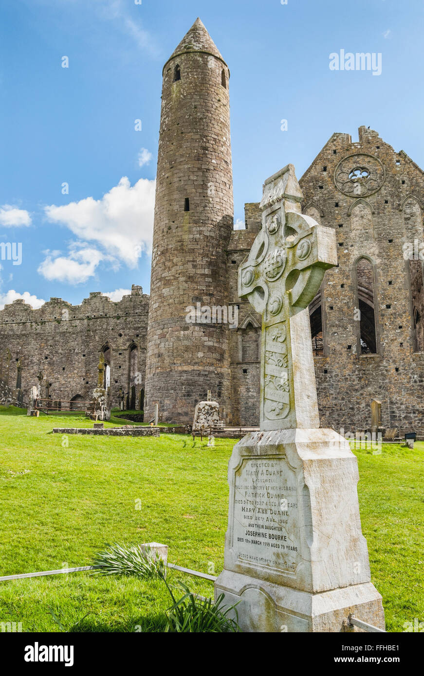 Rock cashel castle tipperary ireland hi-res stock photography and ...