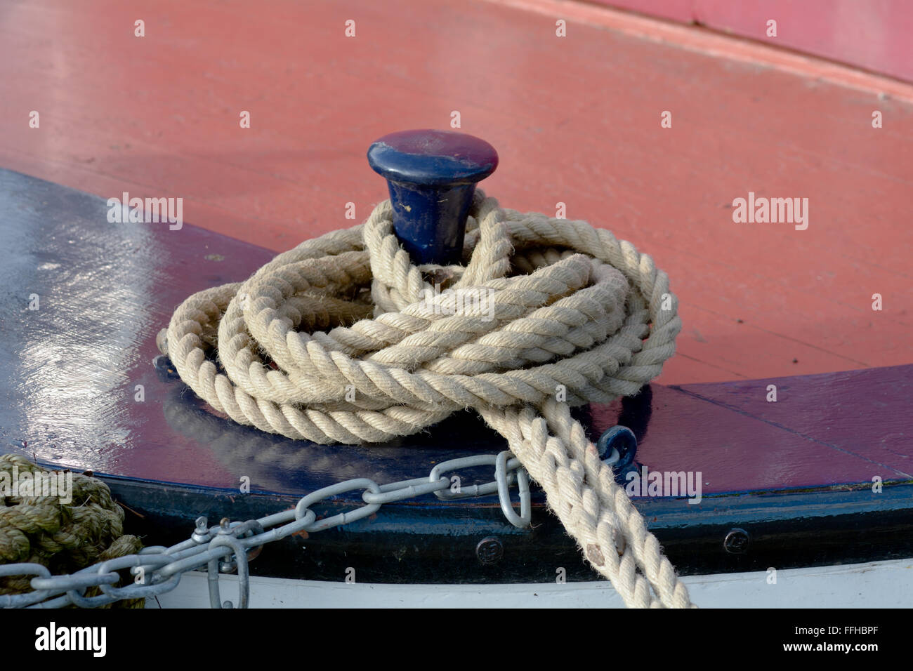 Rope tied to mooring post on canal boat to stop it floating away Stock ...